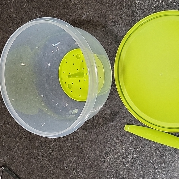 Tupperware | Kitchen | Lettuce Keeper | Poshmark